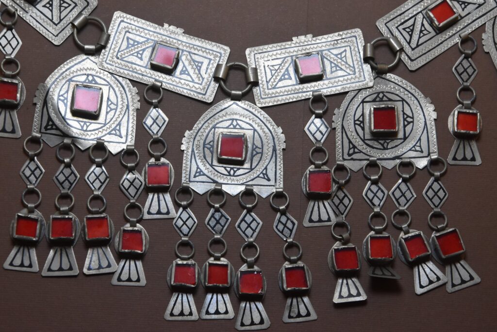 paire de fibules berbères – TIZERZAI - région de Nador, nord du Maroc ...