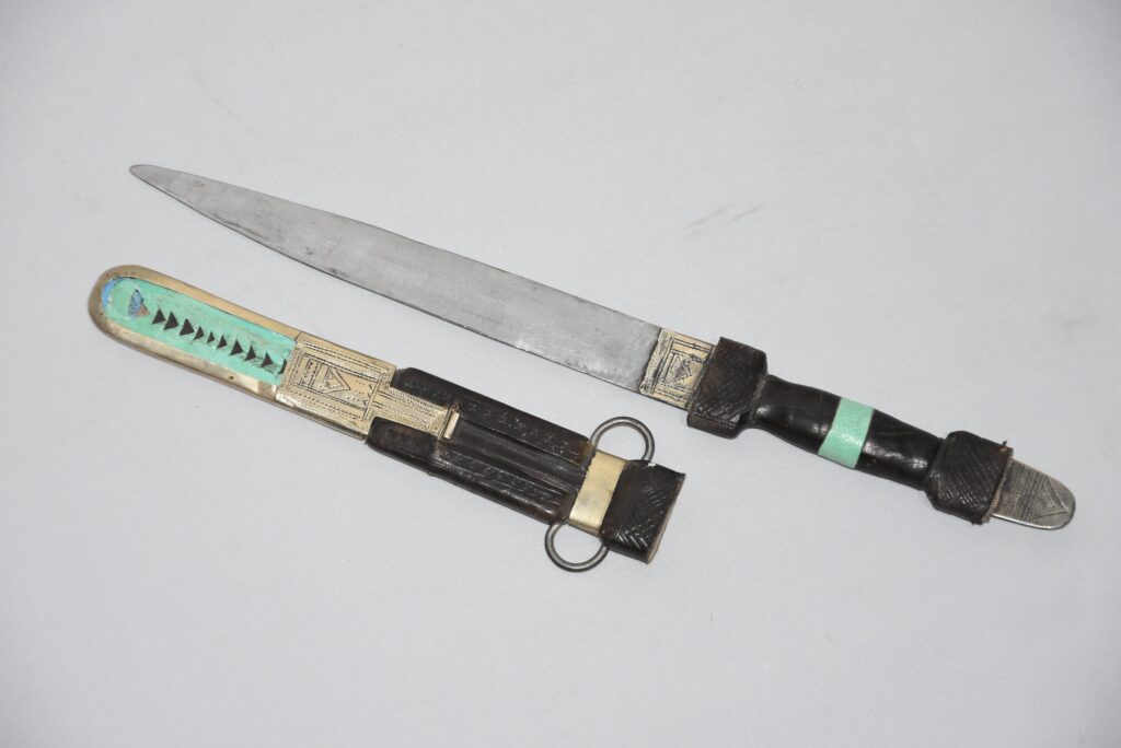 vintage tuareg dagger ,ethnic tuareg craft handmade dagger - Etuareg